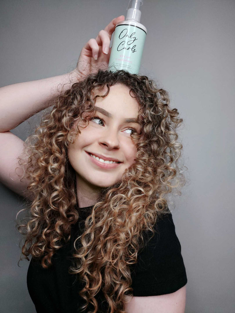 Curly Hair Hacks: Amazing Application Techniques for Curls and Waves ...
